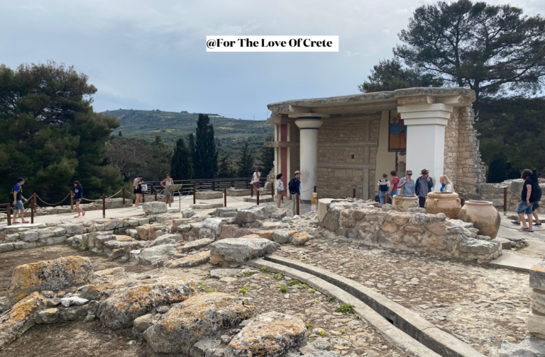 The Ancient Knossos Palace in Crete: Guide to a Minoan Wonder - For The ...