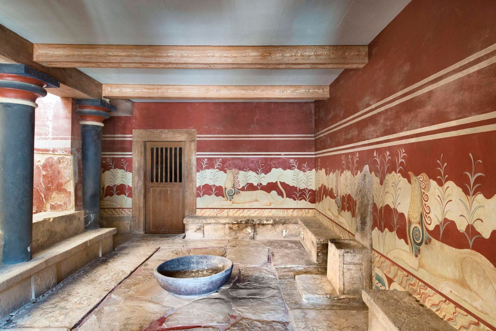 The Ancient Knossos Palace in Crete: Guide to a Minoan Wonder - For The ...